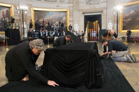 Workers Prepare Lincoln Catafalque Before Arrival Editorial Stock Photo ...