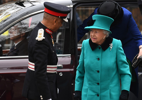 imágenes de Britain's Queen Elizabeth at the Corum children's charity ...