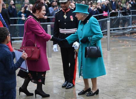 imágenes de Britain's Queen Elizabeth at the Corum children's charity ...