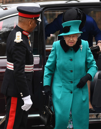 imágenes de Britain's Queen Elizabeth at the Corum children's charity ...