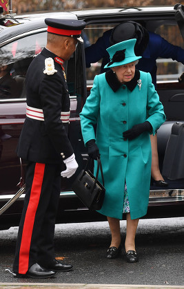 imágenes de Britain's Queen Elizabeth at the Corum children's charity ...