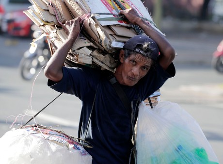 Filipino Carries Recyclable Materials Street Manila Editorial Stock ...