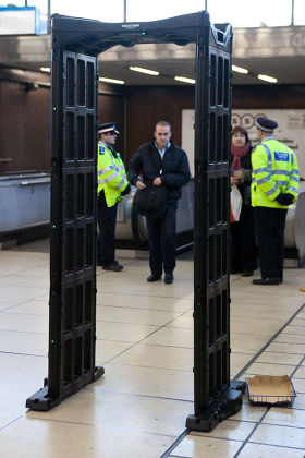 Metropolitan Police Portable Metal Detector Editorial Stock Photo ...