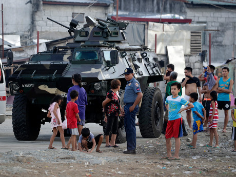 Filipino Residents Seen Next Armoured Personnel Editorial Stock Photo ...