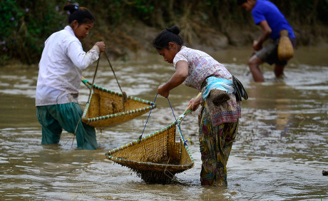 Tiwa Tribal Women Catch Fish They Editorial Stock Photo - Stock Image ...