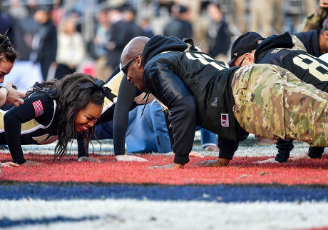 Army Cheer Squad Doing Pushups After Editorial Stock Photo - Stock ...