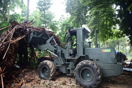Workers Clean Debris Banten Province Indonesia Editorial Stock Photo ...