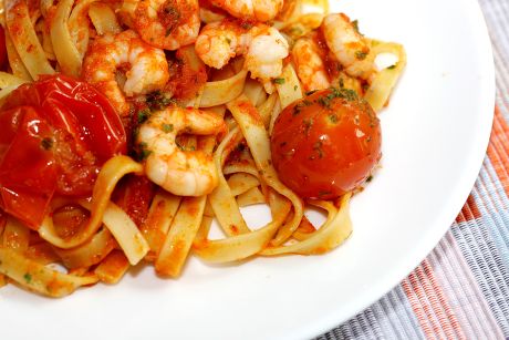 Sweet Chilli Prawn Tagliatelle Editorial Stock Photo - Stock Image ...