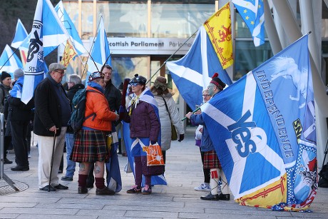 Scottish Independence Flash Mob Demonstration outside The Scottish ...