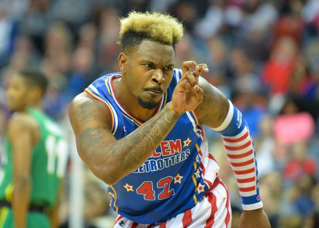 Harlem Globetrotters Forward Spider 42 Signals Editorial Stock Photo ...