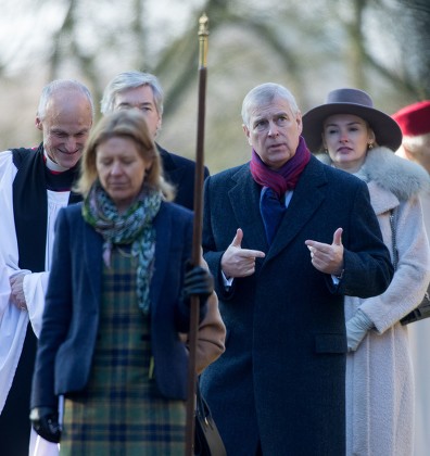 __COUNT__ imágenes de Queen Elizabeth II attends the Sunday Service at ...
