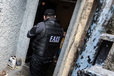Special Actions Police Force (FAES) during raid in a Caracas slum ...