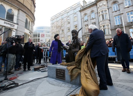 unveiling luke kelly statue dublin Stock Photos (Exclusive) | Shutterstock