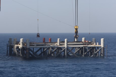 leviathan gas platform installed mediterranean sea Stock Photos ...