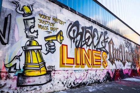 imágenes de Black Lines graffiti, Paris, France - 03 Feb 2019 ...