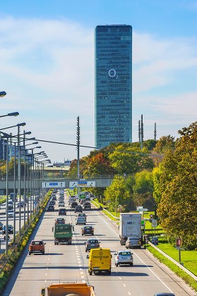 Road Traffic Georgbrauchlering O2 Tower Munich Editorial Stock Photo ...
