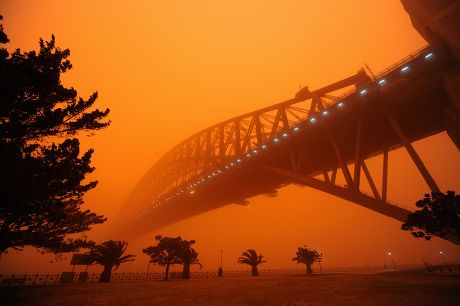 imágenes de Red dust storm hits Sydney, Australia - 23 Sep 2009 ...