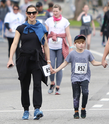 __COUNT__ imágenes de Jennifer Garner charity run, Los Angeles, USA ...
