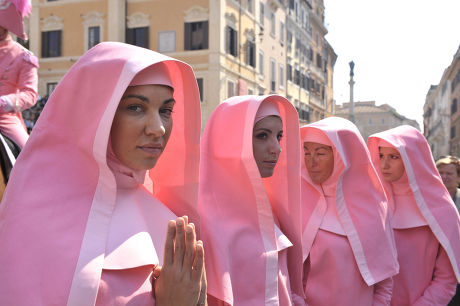 Pink Nuns Piazza Di Spagna Rome Editorial Stock Photo - Stock Image ...
