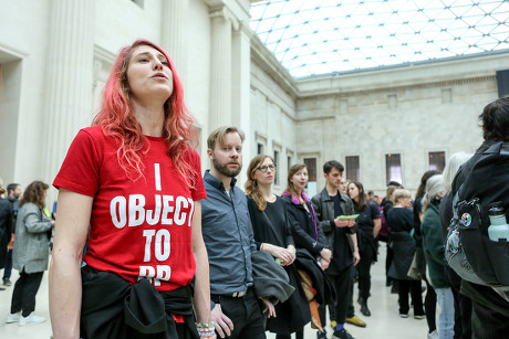 imágenes de No War, No Warming protest against BP at the British Museum ...
