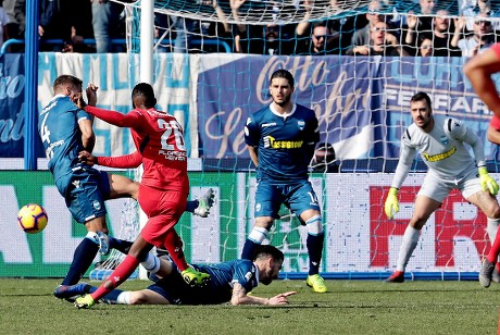 Fiorentinas Edmilson Fernandez 2l Scores Goal Editorial Stock Photo ...