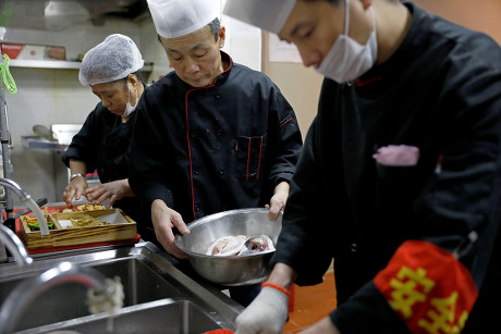 Chinese Chefs Prepare Pufferfish Cooking Tianzheng Editorial Stock ...