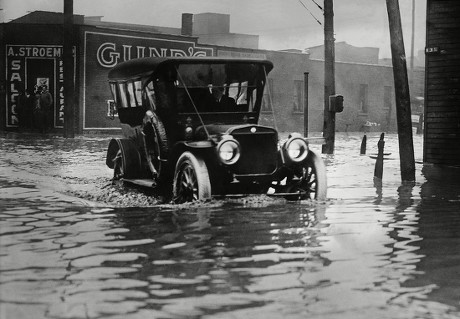 28 Cleveland floods Stock Pictures, Editorial Images and Stock Photos ...