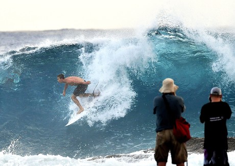 People Take Photos Surfer Snapper Rocks Editorial Stock Photo - Stock ...