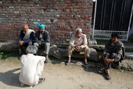 Indian Border Villagers Sit Street Suchetgarh Editorial Stock Photo ...