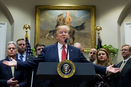 president donald trump signing ceremony executive order Stock Photos ...