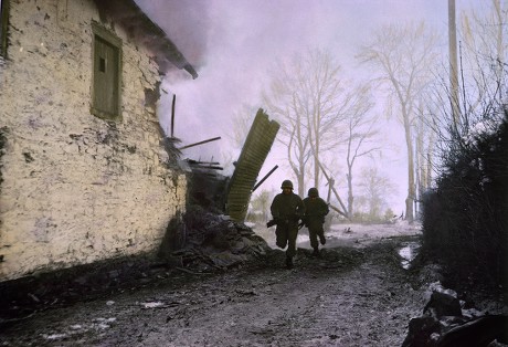 3 Advancing under shell fire Stock Pictures, Editorial Images and Stock ...