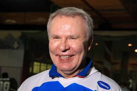 Legendary ice hockey player Slava Fetisov plays Kenya's ice hockey team ...