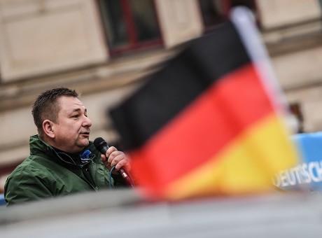 __COUNT__ imágenes de Rally of German far-right party AdP, Pirna ...