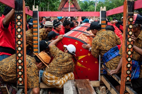 Residents Performing Mabadong Dance Rambu Solo Editorial Stock Photo ...