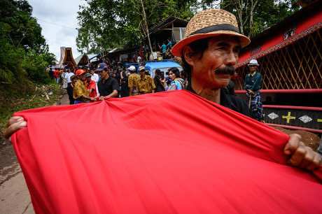Residents Performing Mabadong Dance Rambu Solo Editorial Stock Photo ...