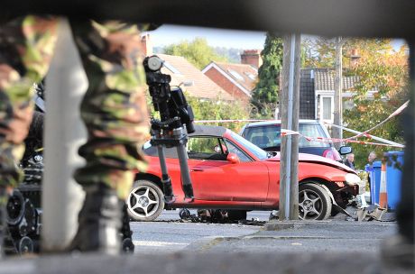 Army Bomb Disposal Experts Examine Scene Editorial Stock Photo - Stock ...