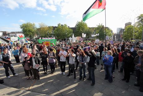 __COUNT__ imágenes de Welsh Defence League stage a march against ...