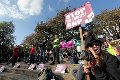 __COUNT__ imágenes de Welsh Defence League stage a march against ...