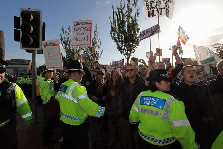 __COUNT__ imágenes de Welsh Defence League stage a march against ...