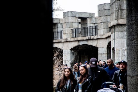 'Game of Thrones' Iron Throne in Fort Totten Park, New York, USA - 29 ...
