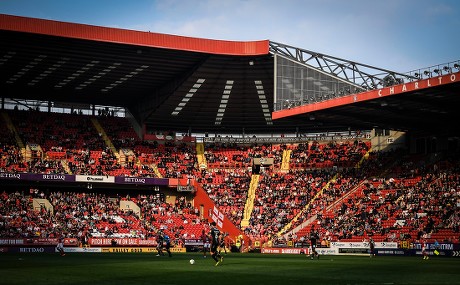 Charlton Athletic Fans Late Afternoon Sun Editorial Stock Photo - Stock ...