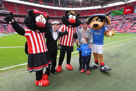 Efl Referee Officials Checkatrade Trophy Editorial Stock Photo - Stock ...