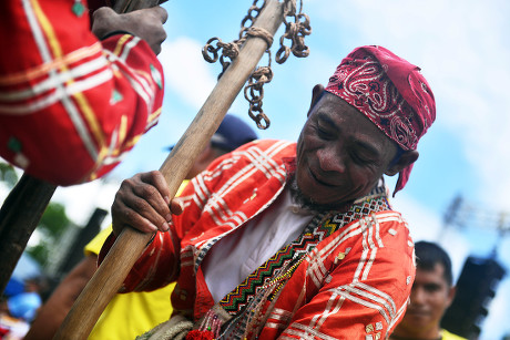 Filipino Indigenous Manobo Tribe Competes Rice Redaktionelles Stockfoto ...