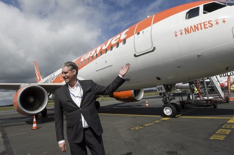 Easyjet Airbus A320214 Plane Lands Editorial Stock Photo - Stock Image ...