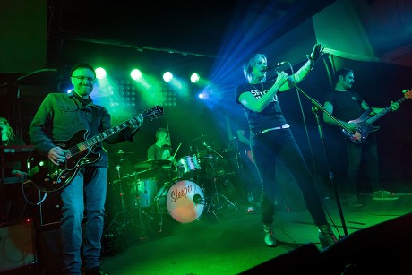 __COUNT__ imágenes de Sleeper in concert at The Venue, Derby, UK - 04 ...