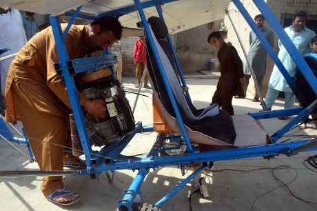 __COUNT__ Man who made a home made flying machine in Pakistan, Arifwala ...