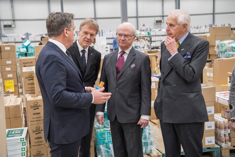 King Carl Gustaf visits the warehouse internet pharmacist Apotea ...