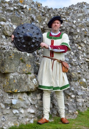 __COUNT__ imágenes de Sale of historic Henry VIII 'gun shield ...