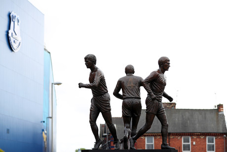 Holy Trinity Statue Former Everton Players Editorial Stock Photo ...