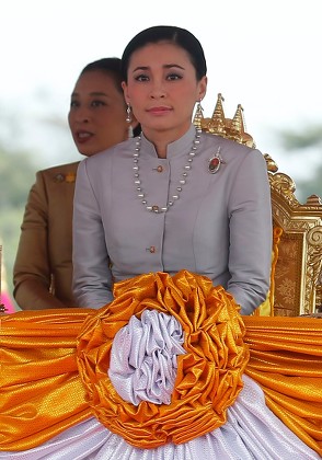 Thailands Queen Suthida Princess Bajrakitiyabha Behind Editorial Stock ...